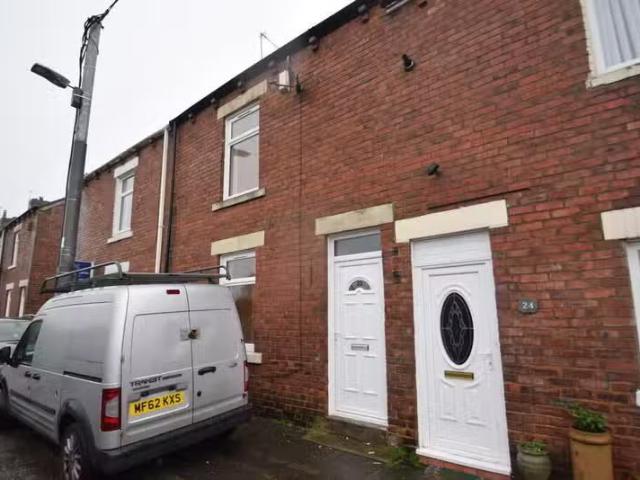 2 bedroom terraced house for rent in Gladstone Street, No Plac.