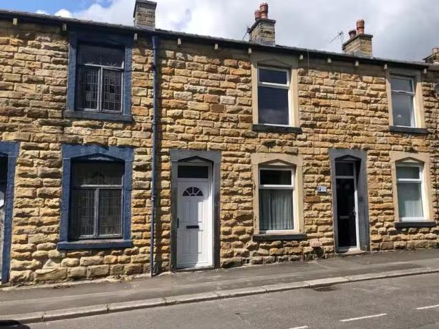 2 bedroom terraced house for rent in Glen Way, Brierfield, Nel.