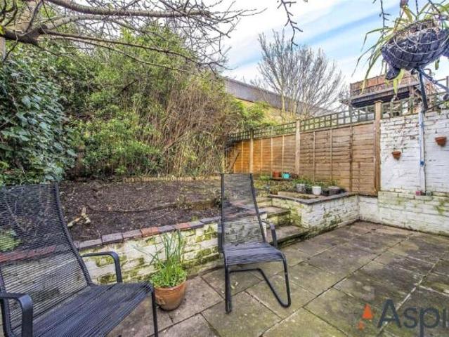 2 bedroom terraced house for rent in Glenelg Road, London, SW2