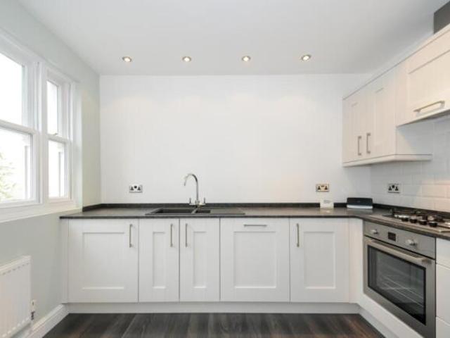 2 bedroom terraced house for rent in Gloucester Road Brighton BN1