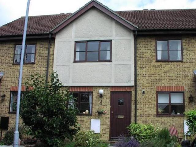 2 bedroom terraced house for rent in Grange Walk Bishops Stortford Herts CM23