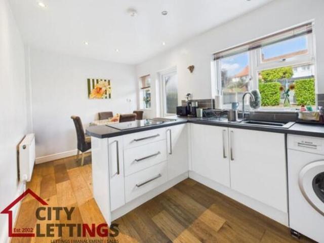 2 bedroom terraced house for rent in Greenwood Road, Bakerfield, NG3