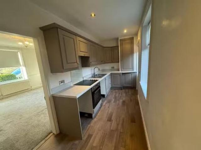2 bedroom terraced house for rent in Green Mount, Norwood Gree.