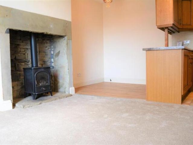 2 bedroom terraced house for rent in Greenhill Road, Huddersfield, HD3