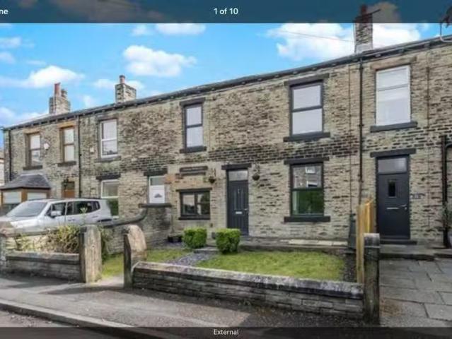 2 bedroom terraced house for rent in Grove Terrace, Birkenshaw.