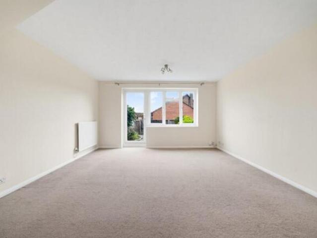 2 bedroom terraced house for rent in Guildford, Surrey, GU4