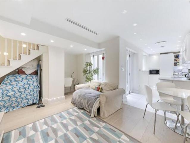 2 bedroom terraced house for rent in Guilford Street, Russell Square, WC1N