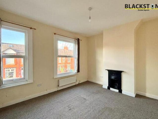2 bedroom terraced house for rent in Dorset Ave, M14