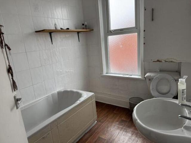 2 bedroom terraced house for rent in Dorset Road, Leeds, LS8
