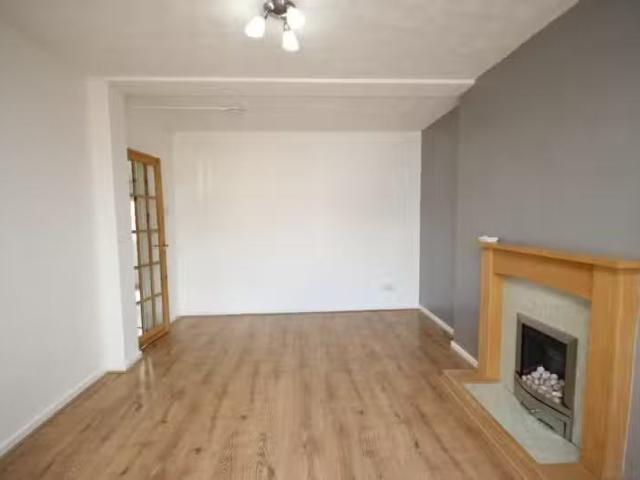 2 bedroom terraced house for rent in Davidson Gardens, Northfi.
