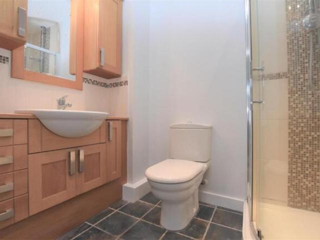 2 bedroom terraced house for rent in De Montfort Road, RG1