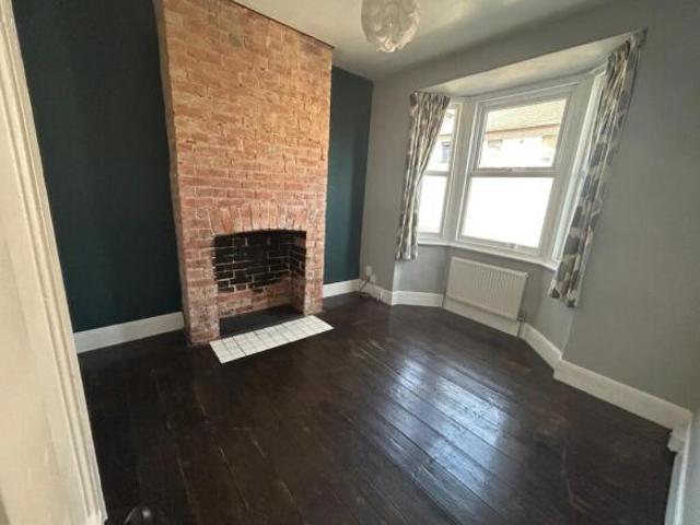2 bedroom terraced house for rent in Dixon Street, Swindon, SN1