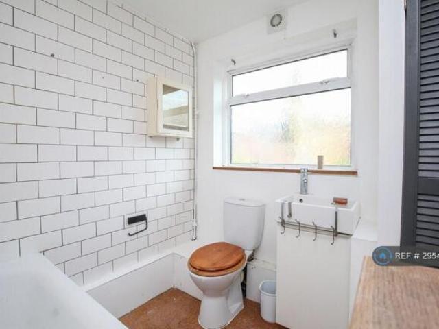 2 bedroom terraced house for rent in Durham Rise, London, SE18