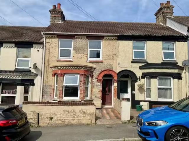 2 bedroom terraced house for rent in Eaton Road, Dover, CT17