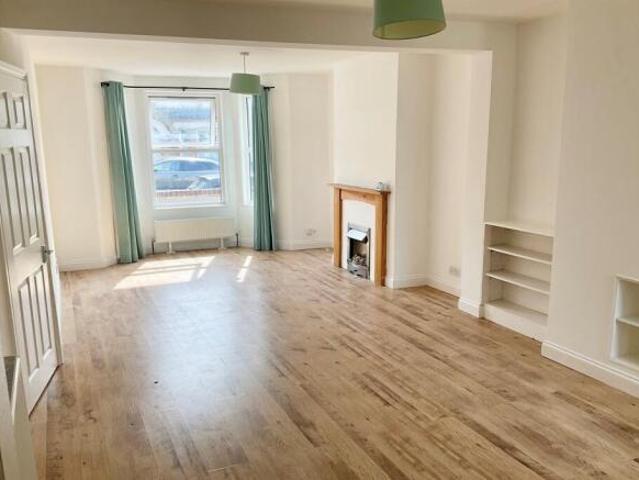 2 bedroom terraced house for rent in Eaton Road, Dover, CT17