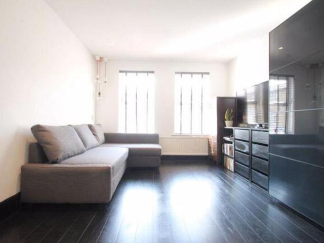 2 bedroom terraced house for rent in Eagle Mews, Tottenham Road, N1