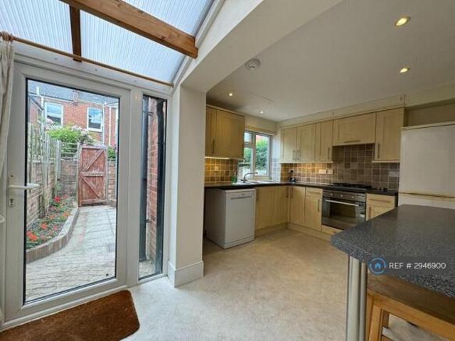 2 bedroom terraced house for rent in East Grove Road, Exeter, EX2