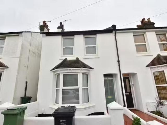 2 bedroom terraced house for rent in Eastbrook Road, Portslade.