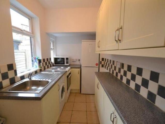 2 bedroom terraced house for rent in Edward Road, Leicester, LE2