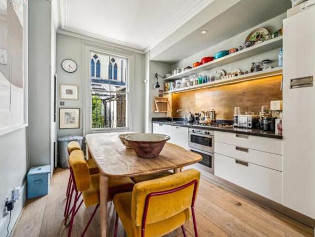 2 bedroom terraced house for rent in Elgin Crescent, Westbourne Park, W11