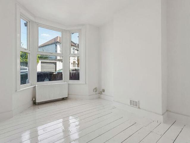 2 bedroom terraced house for rent in Elm Road, Leytonstone E11