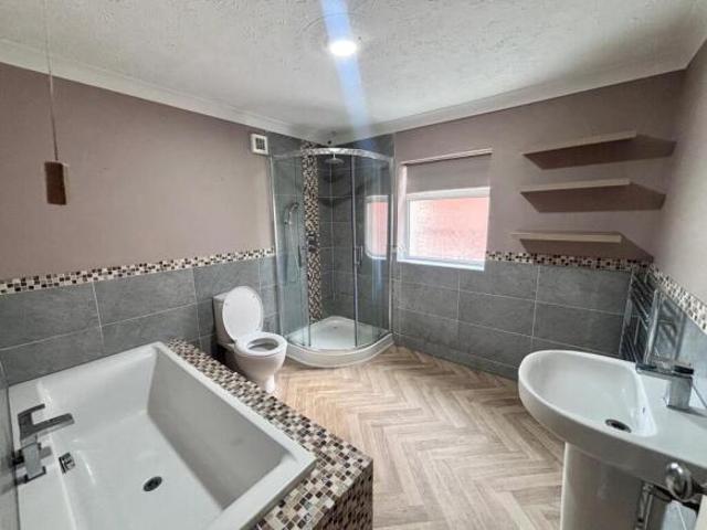 3 bedroom terraced house for rent in Estcourt Street, HULL, HU9