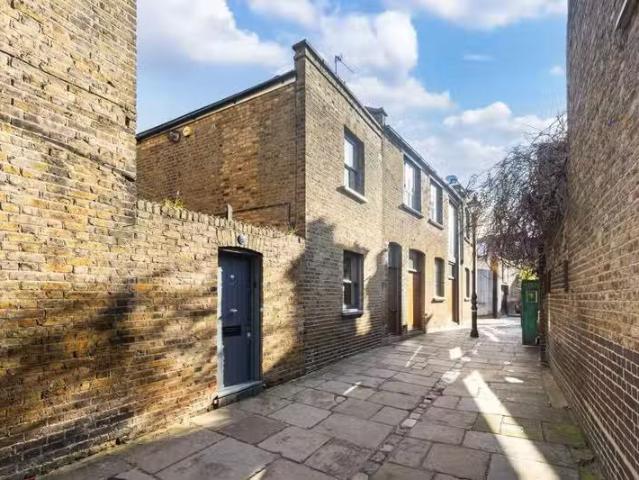 2 bedroom terraced house for rent in Ezra Street, London, E2