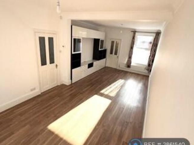 2 bedroom terraced house for rent in Foxhall Road, Nottingham, NG7