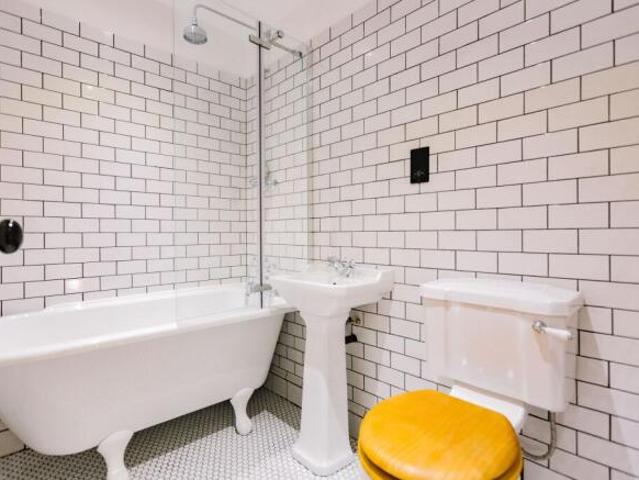 2 bedroom terraced house for rent in Fonthill Mews, London, N4