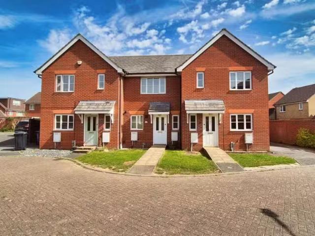 2 bedroom terraced house for rent in Forester Close, Pinewood.