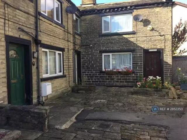 2 bedroom terraced house for rent in Foster Square, Bradford.