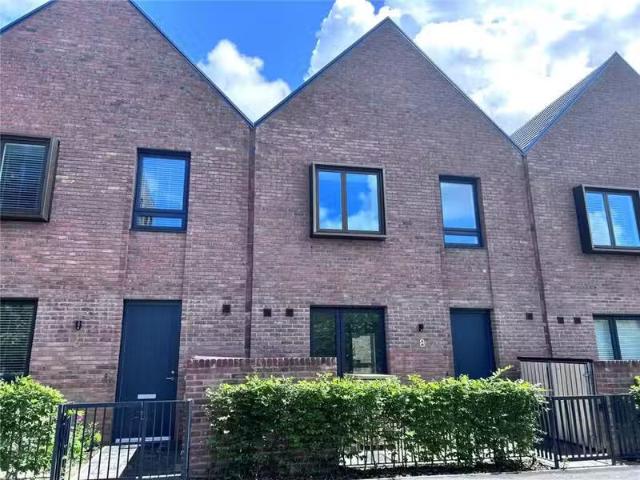 2 bedroom terraced house for rent in Fairlawn Avenue, Brabazon.