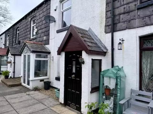 2 bedroom terraced house for rent in Faith Street, Heaton, Bol.