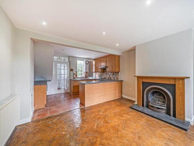 2 bedroom terraced house for rent in Falloden Way, London, NW11