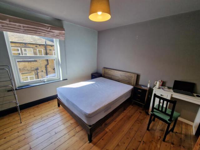 2 bedroom terraced house for rent in Farsley, Pudsey, LS28