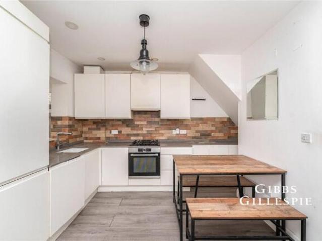 2 bedroom terraced house for rent in Federal Road, Perivale, Greenford, UB6