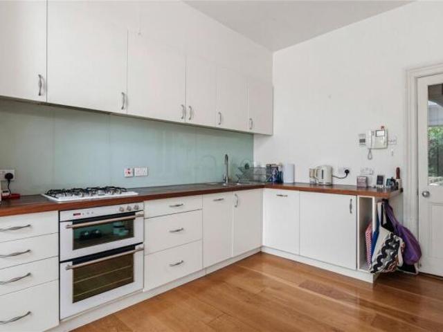 2 bedroom terraced house for rent in Fergus Road, London, N5