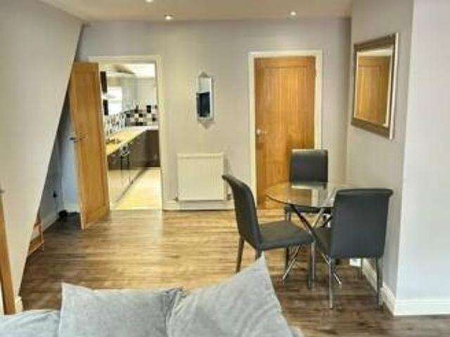 2 bedroom terraced house for rent in Ferndale Road, Swindon, SN2