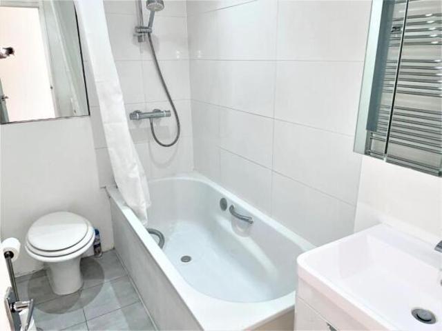 2 bedroom terraced house for rent in Field Mead, Mill Hill, NW7
