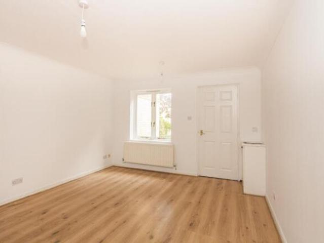 2 bedroom terraced house for rent in Kangley Bridge Road London SE26