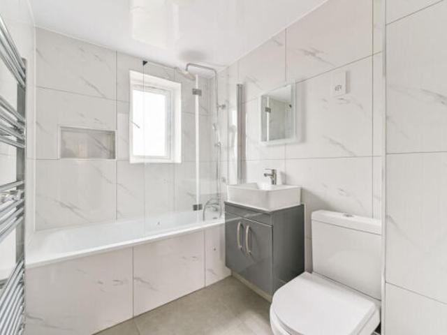 2 bedroom terraced house for rent in Kelvin Gardens, Croydon, CR0
