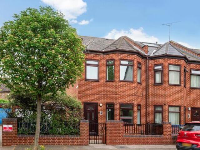 2 bedroom terraced house for rent in Kennard Street, London, E16