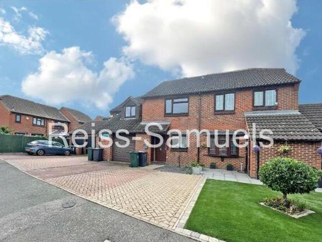 2 Bedroom Terraced House For Rent In Kent, Greenhithe