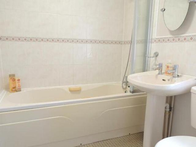 2 Bedroom Terraced House For Rent In Kingswood