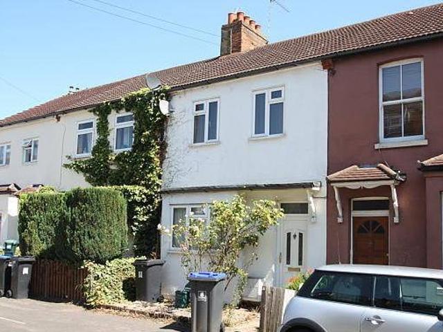 2 bedroom terraced house for rent in Kings Road Woking GU21