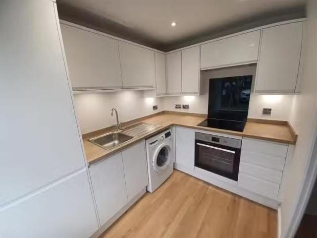 2 bedroom terraced house for rent in Kingsland Drive, Dorridge.