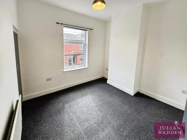 2 bedroom terraced house for rent in Kingsmill Avenue, Levenshulme, Manchester, M19