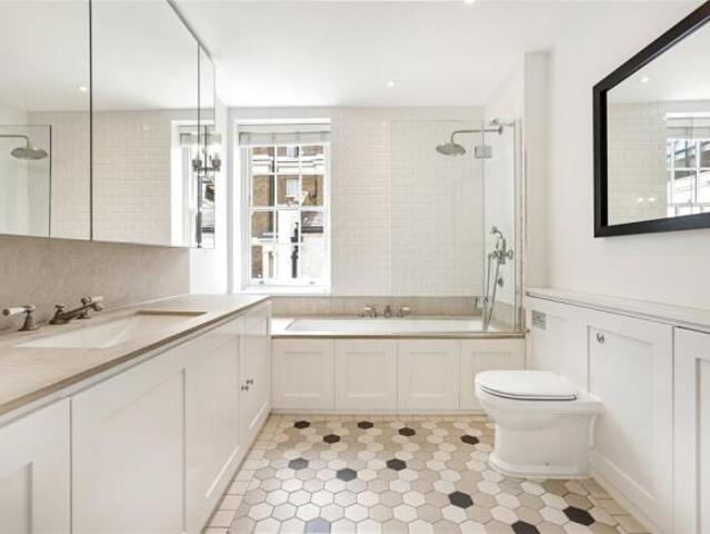 2 bedroom terraced house for rent in Kinnerton Street, Belgravia, London, SW1X
