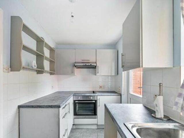 2 Bedroom Terraced House For Rent In Hounslow