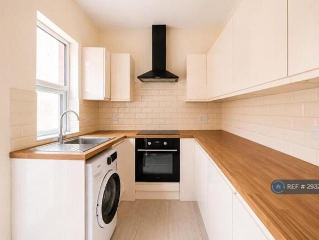 2 bedroom terraced house for rent in Howard Road, Leicester, LE2
